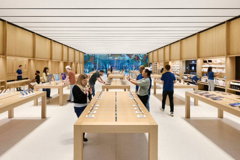 Apple Store at Miami Worldcenter - Shop iPhone, Mac, & iPad